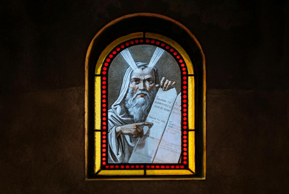 Daily Devotional: Similarities Between Moses And Jesus From The Bible ...